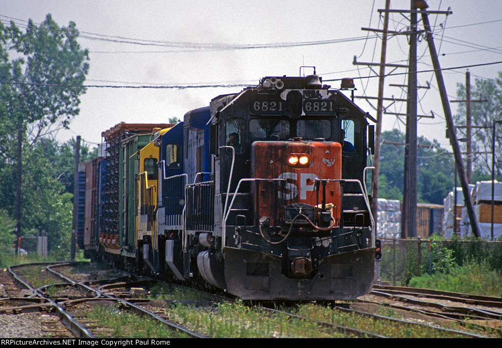SP 6821, EMD SD45T-2 tunnel motor leads a northbound transfer train on the IHB at Argo Yard